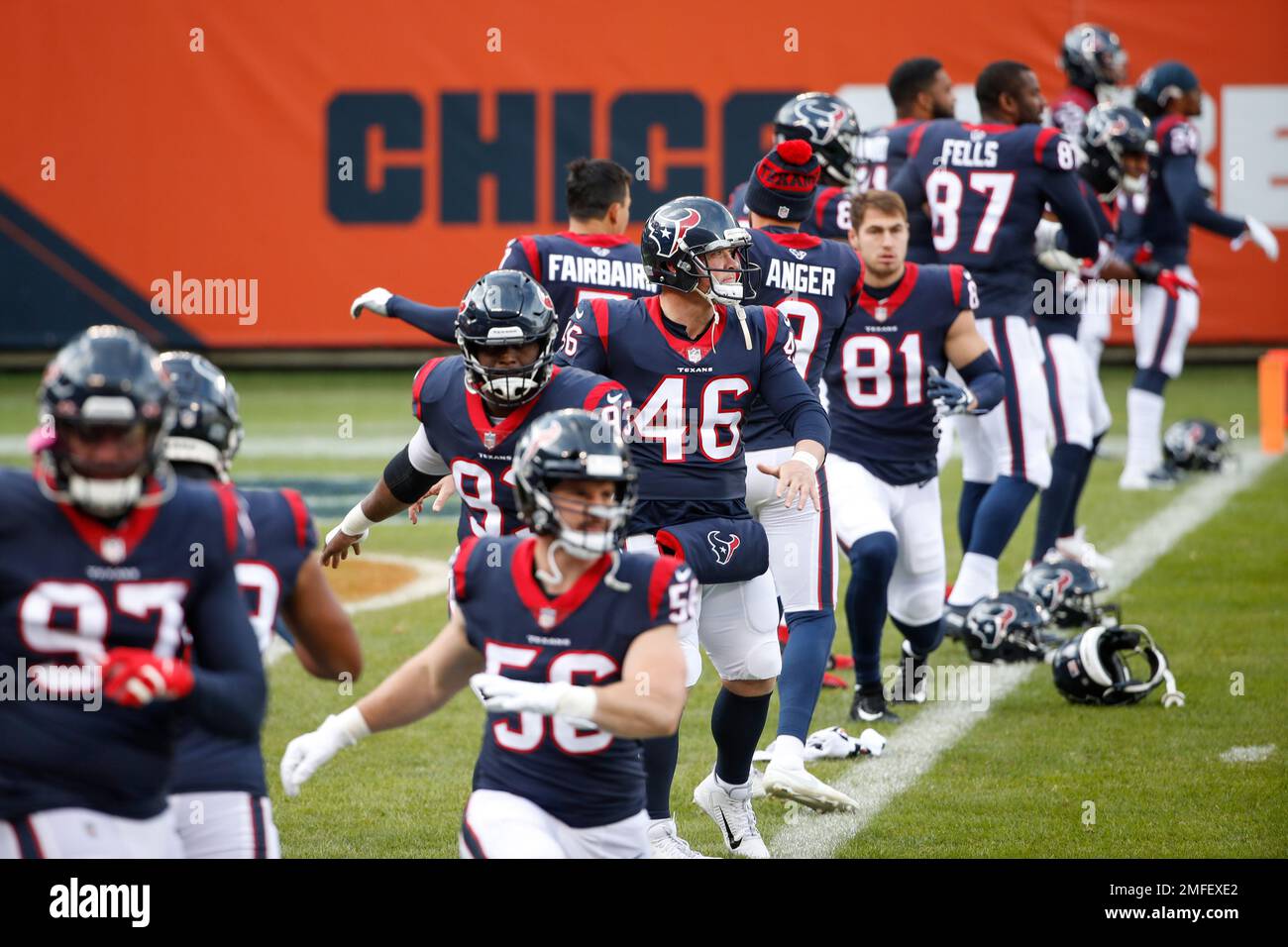 Houston Texans long snapper Jon Weeks (46) warms up with teammates ...