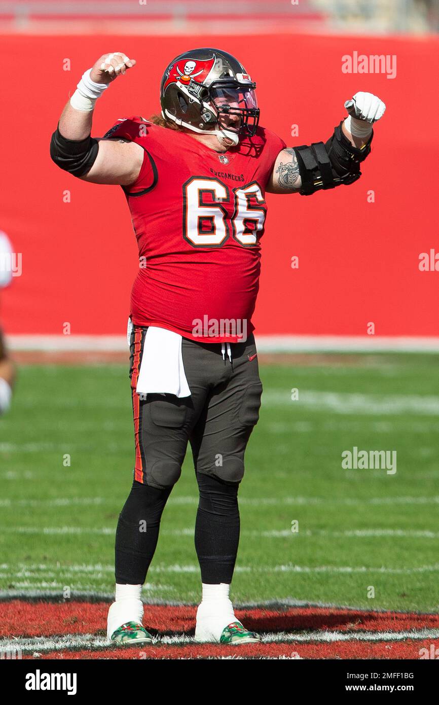 Tampa Bay Buccaneers center Ryan Jensen (66) against the Minnesota ...
