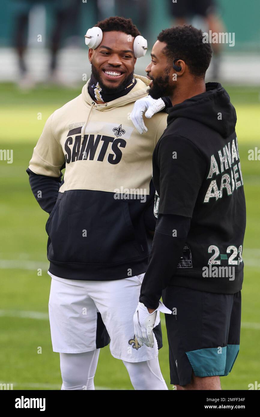 New Orleans Saints' Dwayne Washington, left, talks with Philadelphia ...
