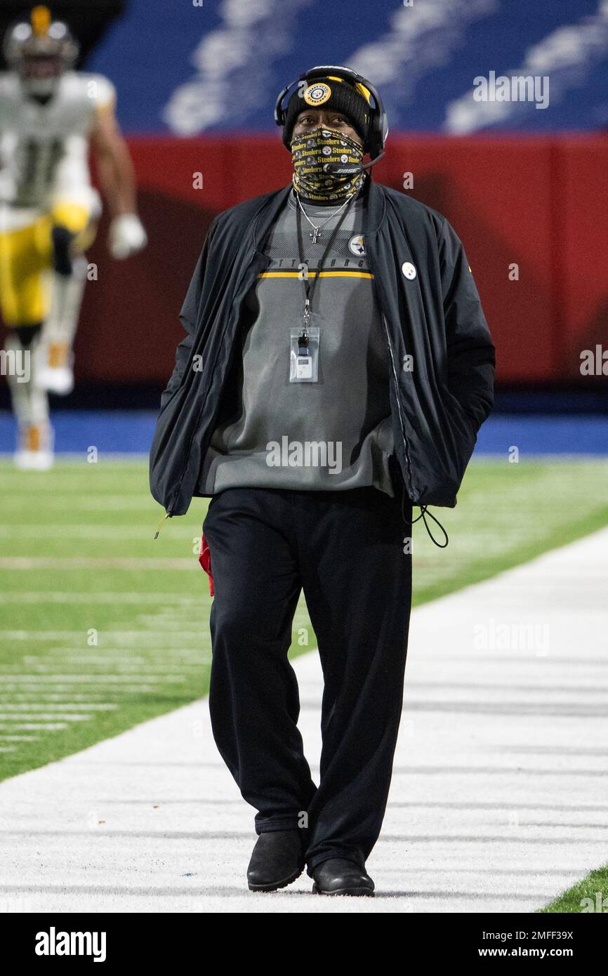 Pittsburgh Steelers head coach Mike Tomlin looks on during an NFL ...