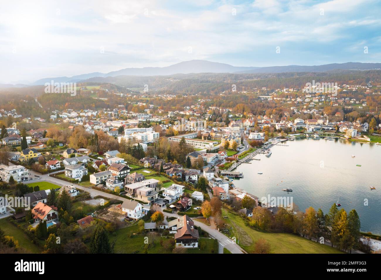 Velden view at the beautiful lake Wörthersee in Carinthia, Austria ...