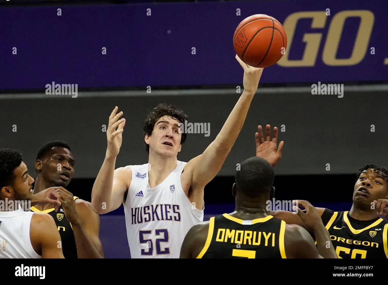 Washington's Riley Sorn in action against Oregon in an NCAA college ...