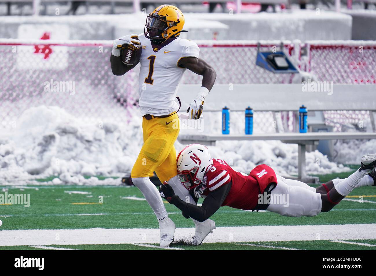 Nebraska safety Marquel Dismuke (9) tackles Minnesota running back Cam ...