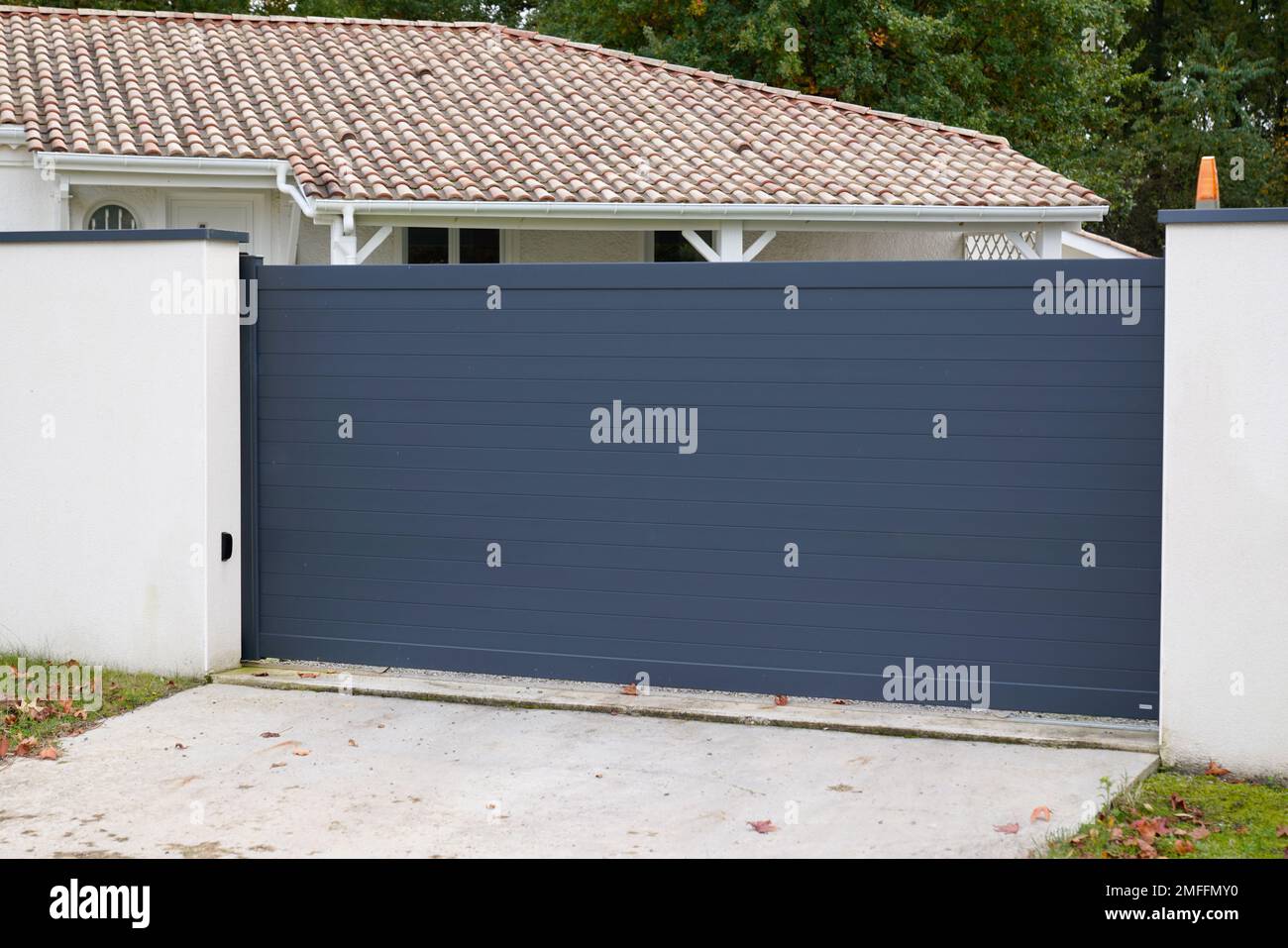 sliding gate modern aluminum portal to home access Stock Photo - Alamy
