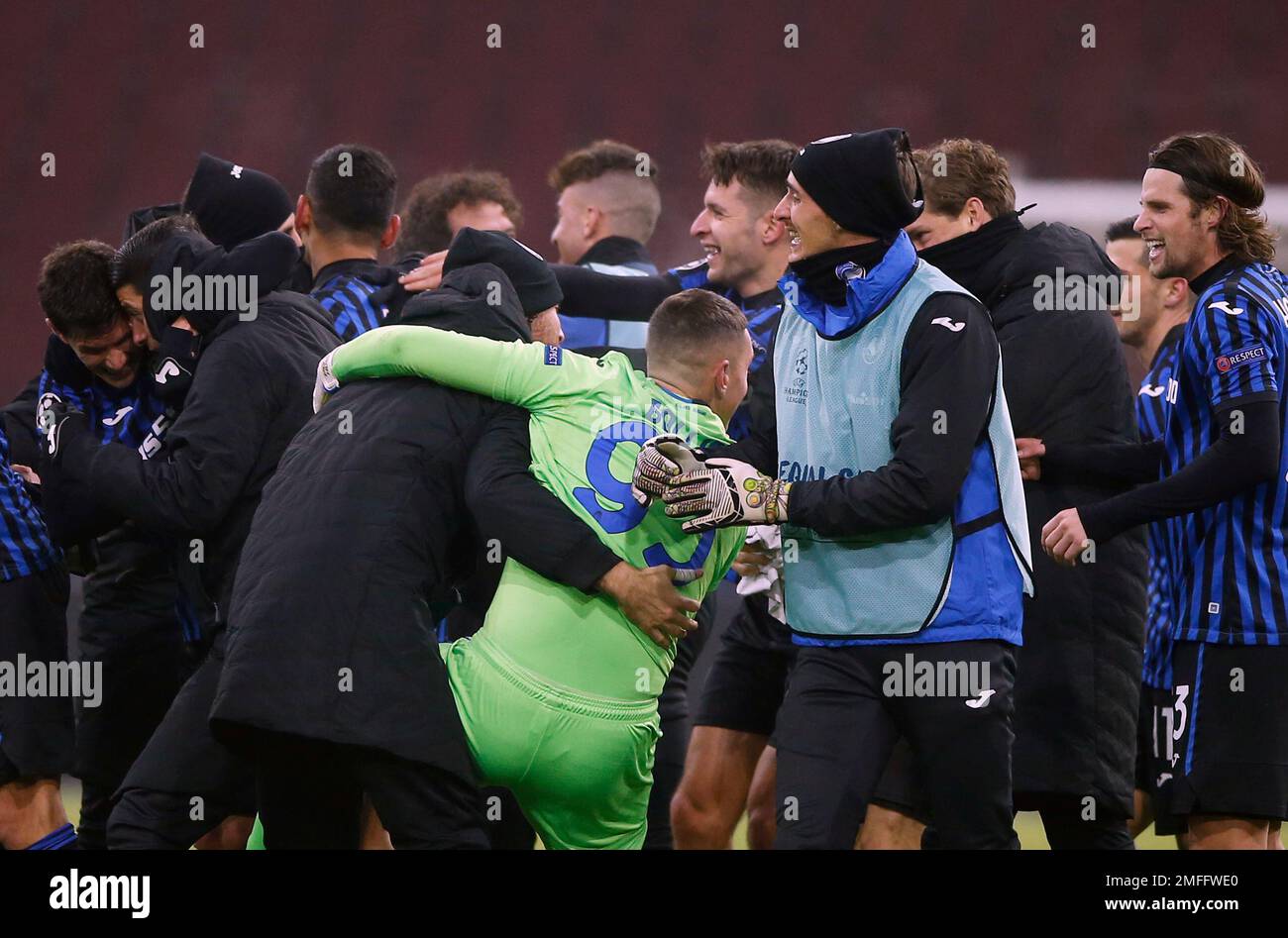 Atalanta players celebrate at the end of the group D Champions League ...