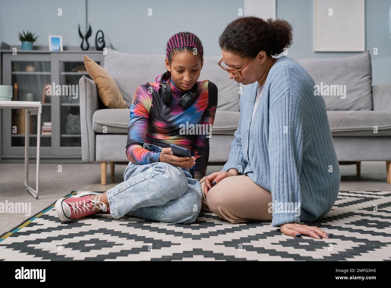 Teen girl talking with mother hi-res stock photography and images - Alamy