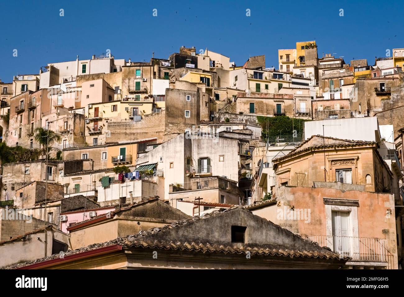 The houses of the town Ragusa, clustered together on a hill Stock Photo ...