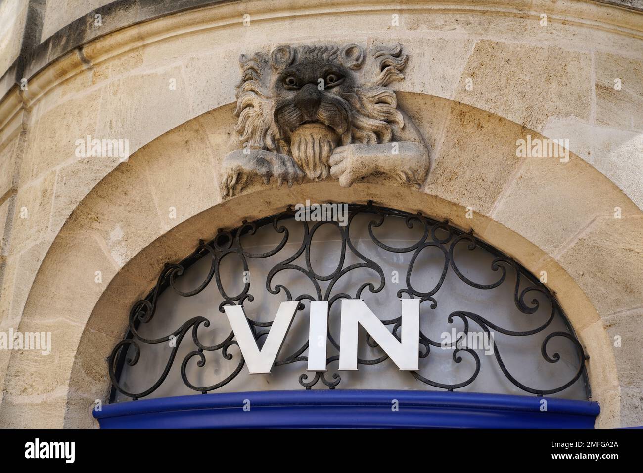 French wine shop entrance sign hi-res stock photography and images - Alamy