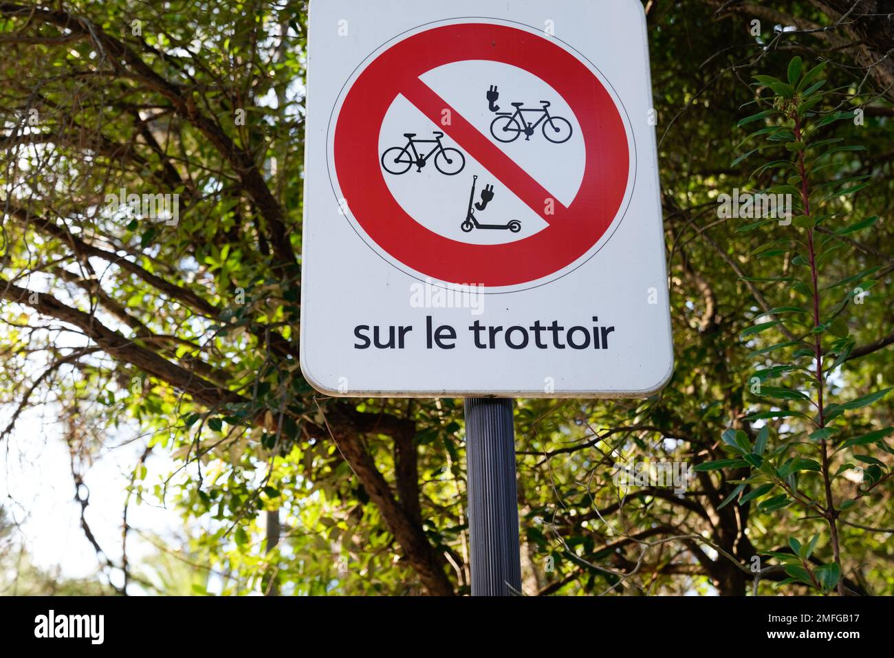 prohibition sign with french text sur le trottoir means on the sidewalk ...