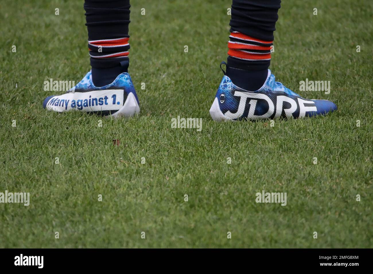 Chicago Bears wide receiver DeAndre Carter (19) warms up wearing cleats ...