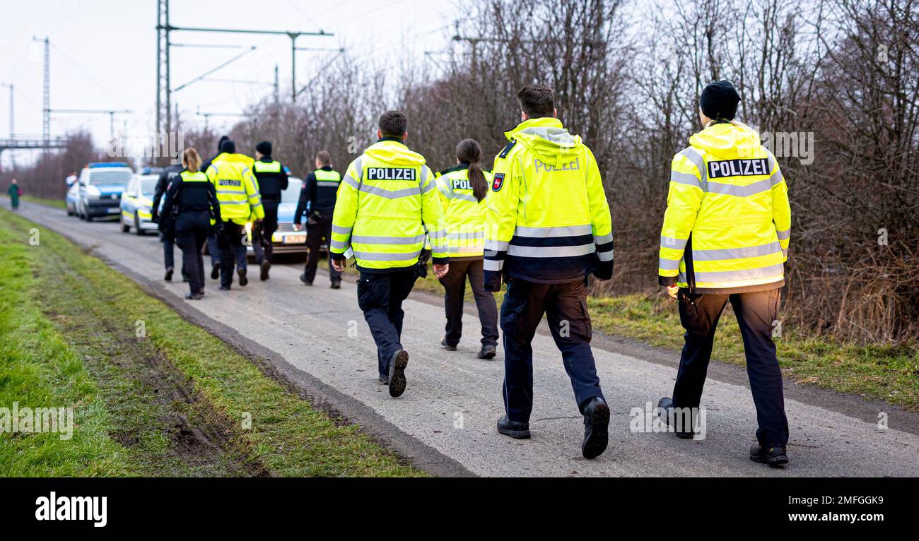 Wunstorf, Germany. 25th Jan, 2023. Police forces walk along a path in a ...