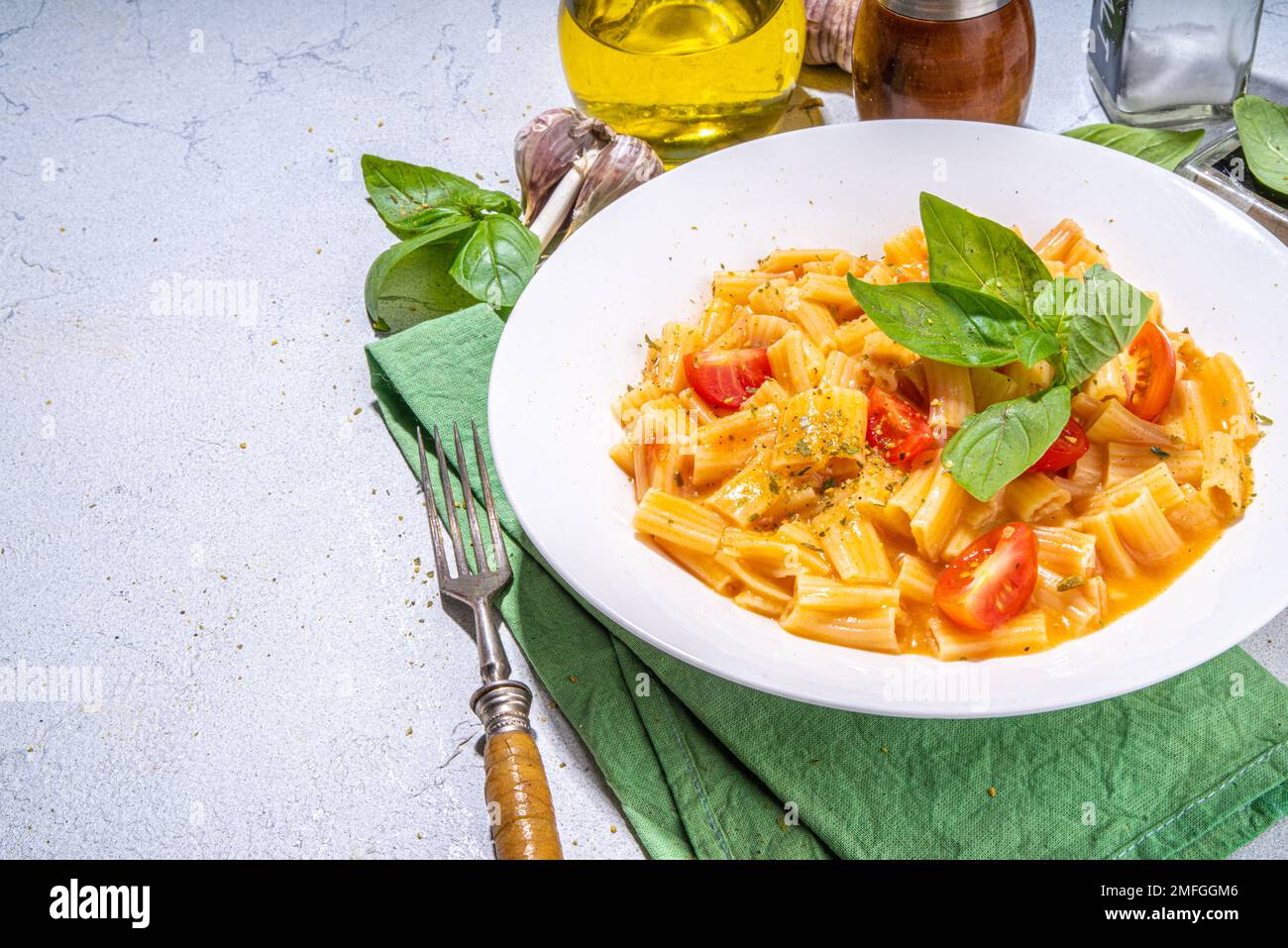 Mini tortiglioni hi-res stock photography and images - Alamy