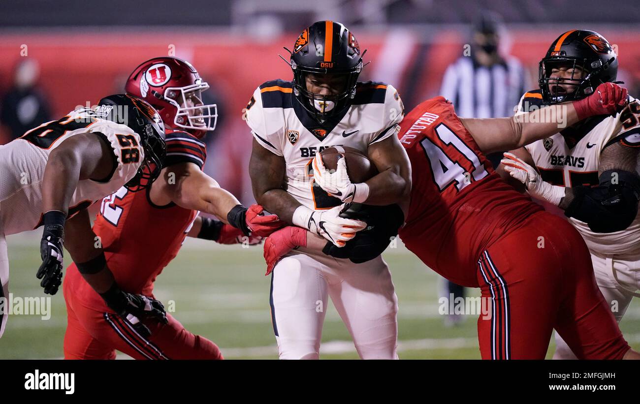 Utah defensive tackle Hauati Pututau (41) tackles Oregon State running ...
