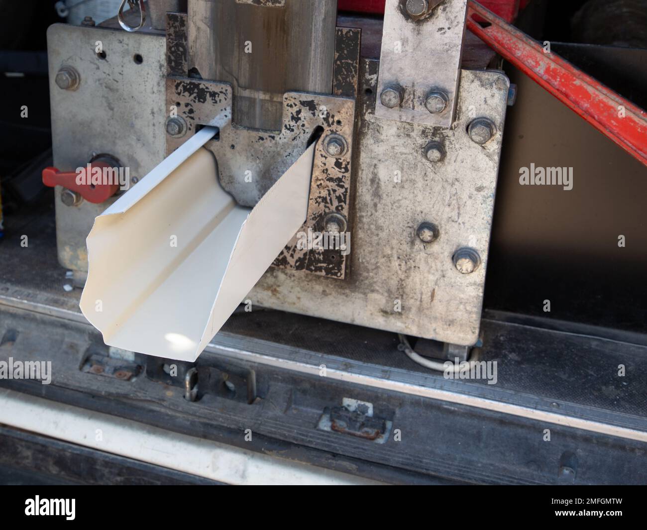 machine for forming aluminum gutters Rain Gutter continuous manufacture ...