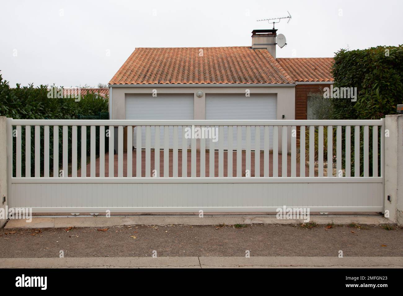Sliding door access hi-res stock photography and images - Alamy