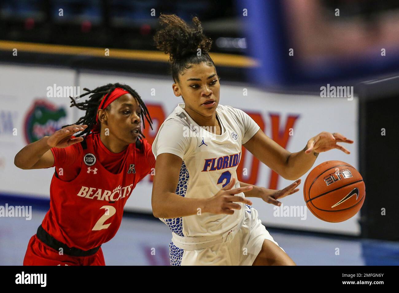 Florida guard Lavender Briggs (3), right, drives toward the basket ...
