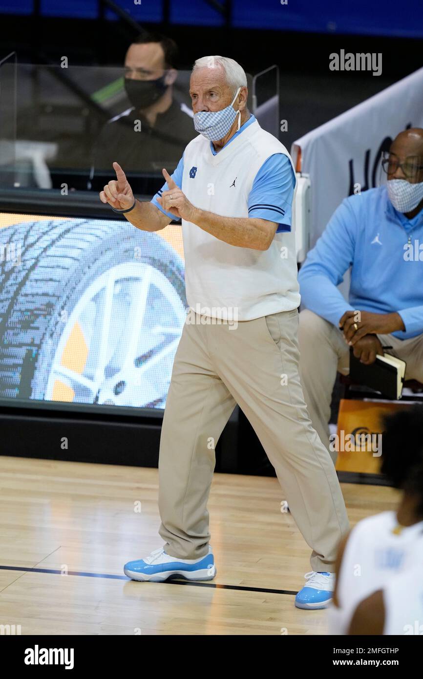 North Carolina head coach Roy Williams directs his team in the first ...