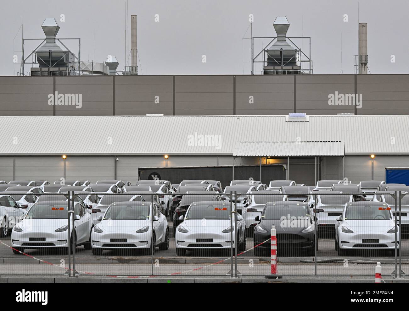 25 January 2023, Brandenburg, Grünheide: New Model Y electric vehicles stand on the factory ...