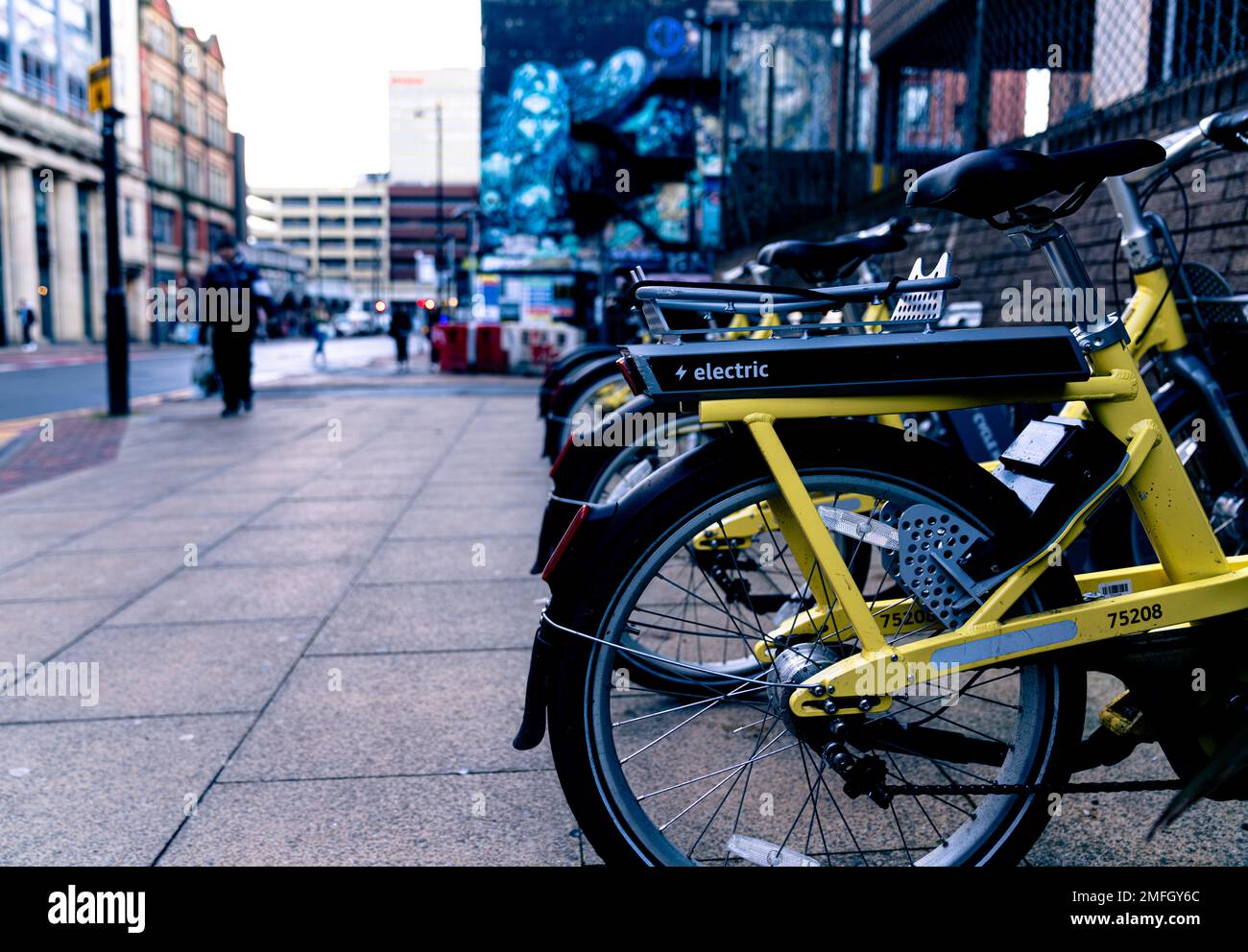 Bicycle commute manchester hi-res stock photography and images - Alamy