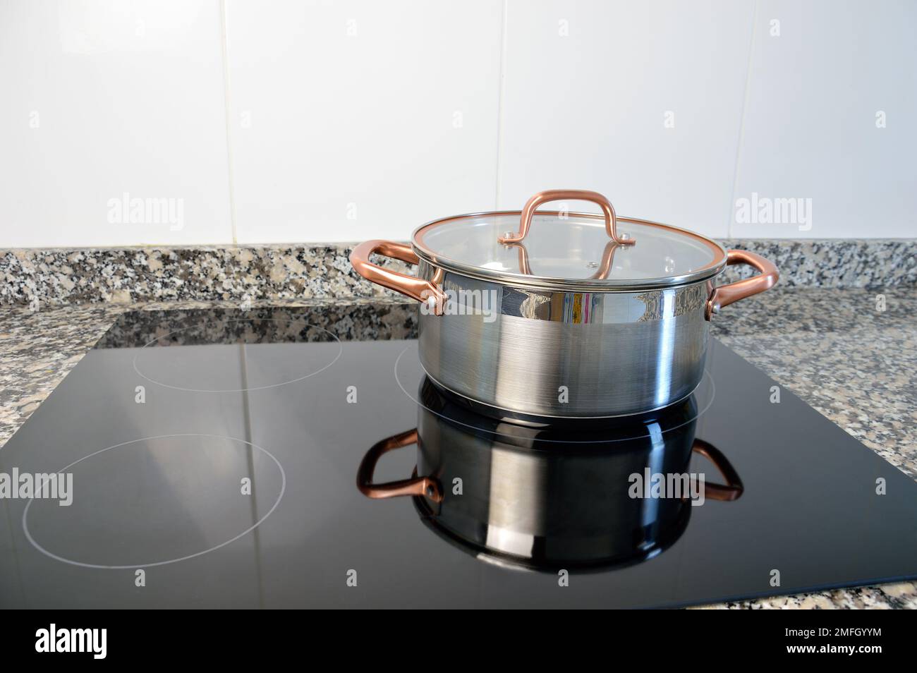 Induction hob saucepan hi-res stock photography and images - Alamy
