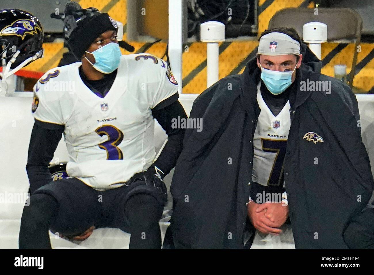 Baltimore Ravens quarterbacks Robert Griffin III (3) and Trace McSorley ...