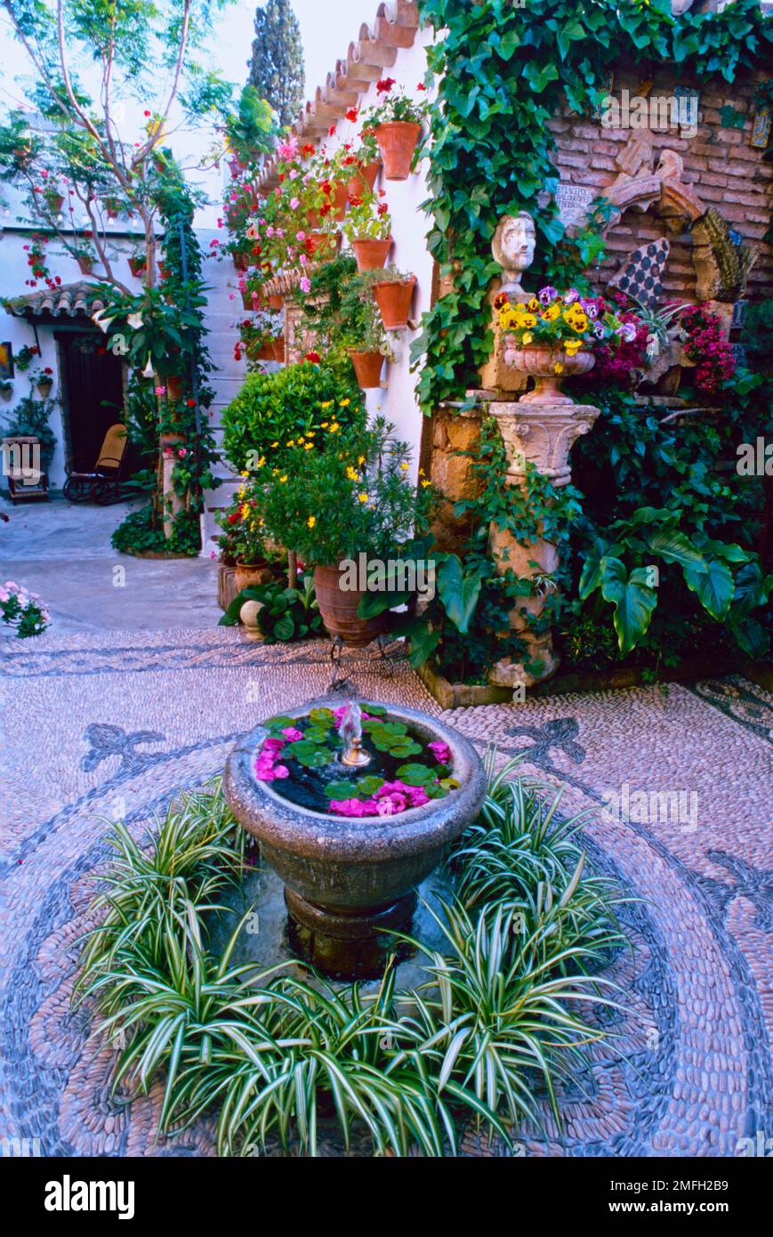 Spanish patio competition hi-res stock photography and images - Alamy