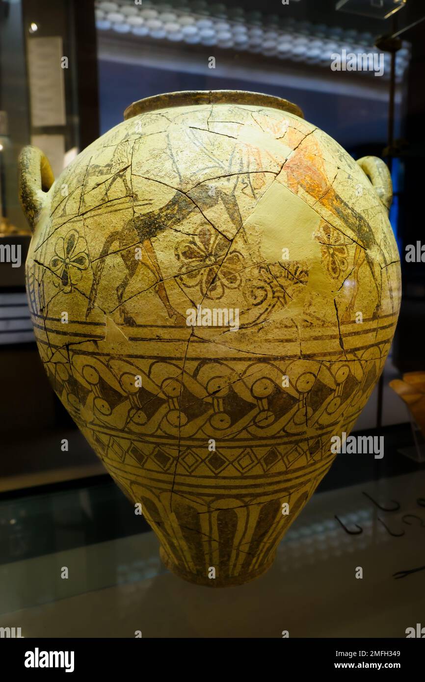 Large Megarian stamnos, orientalizing decoration. 650 BC - Museo ...