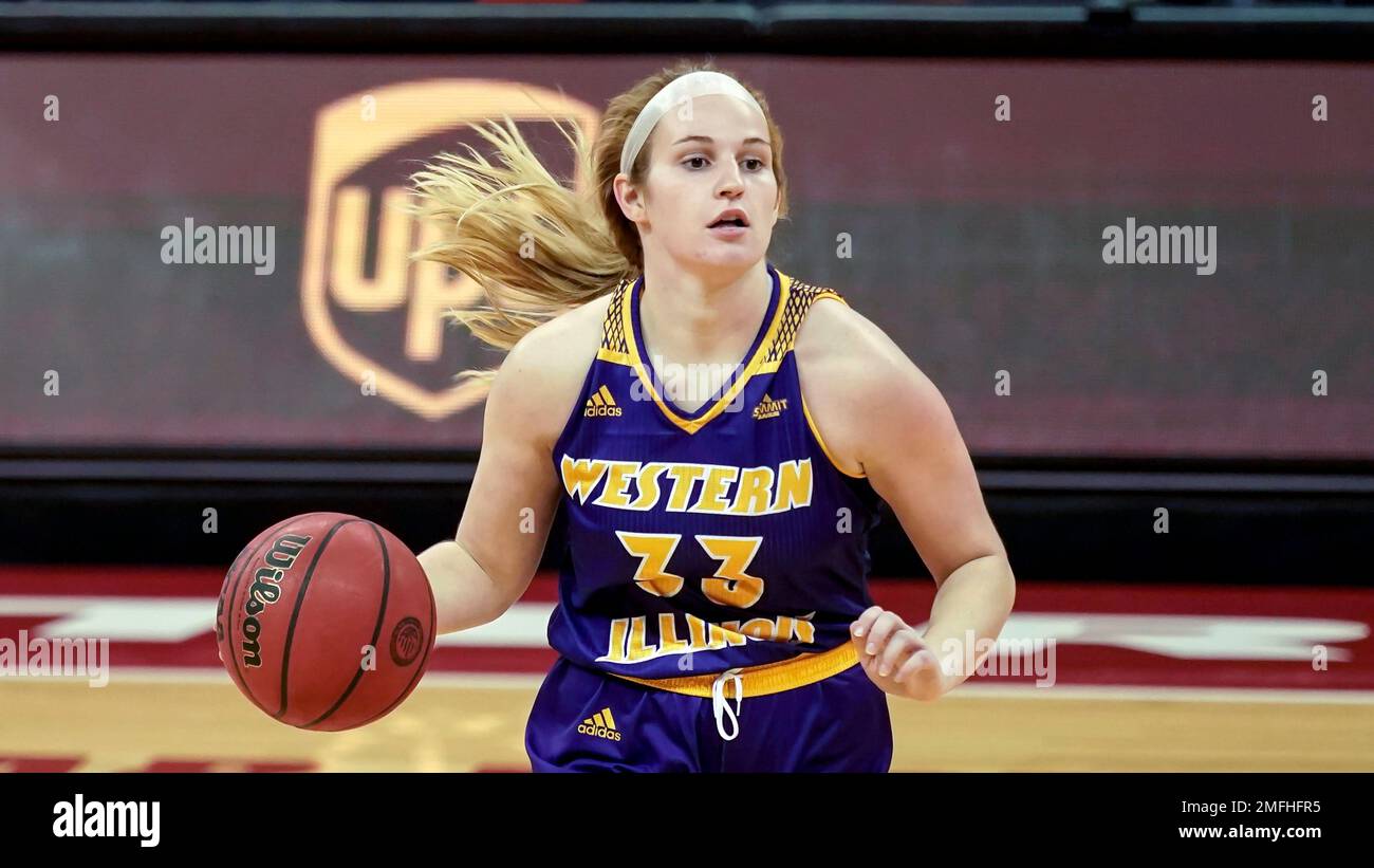 Western Illinois' Anna Deets (33) during the first half of an NCAA ...