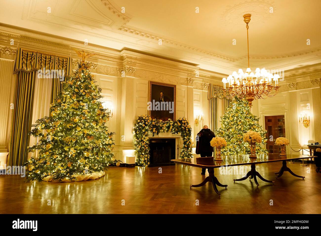 The State Dining Room of the White House is decorated during the 2020 ...