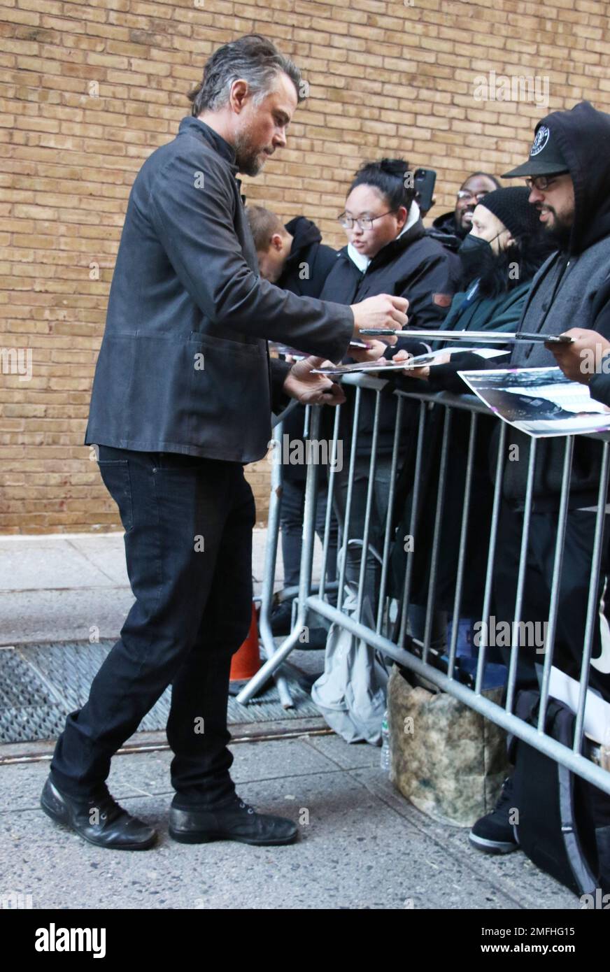 Josh Duhamel on Live with Kelly & Ryan to talk about new movie Shotgun ...