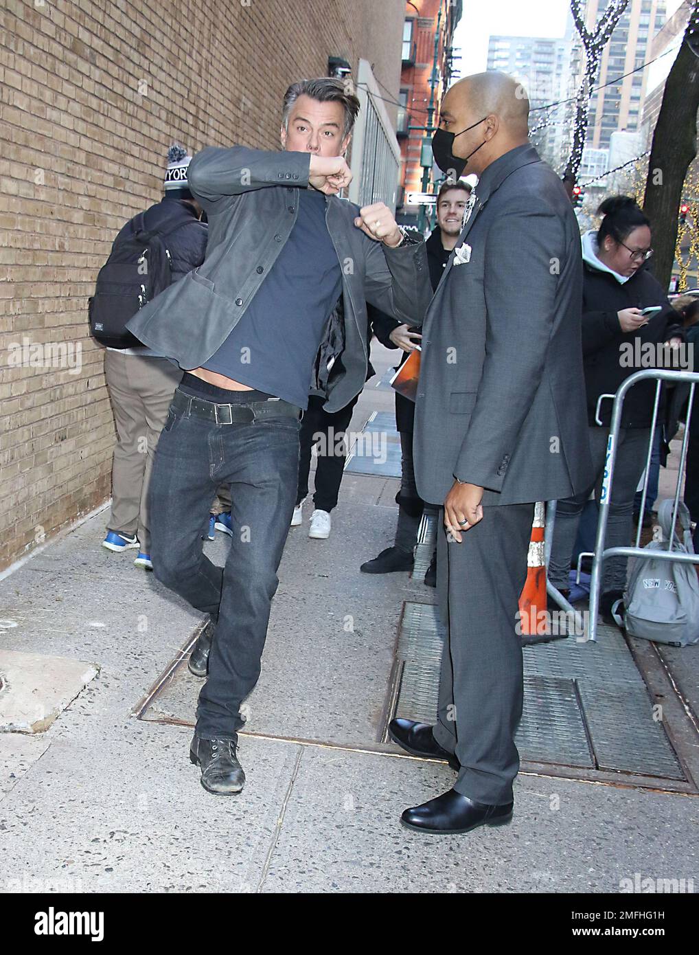 Josh Duhamel on Live with Kelly & Ryan to talk about new movie Shotgun ...