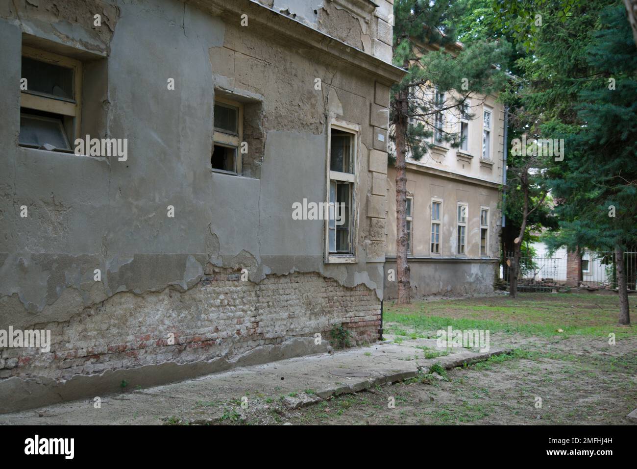 Abandoned military barracks vrsac hi-res stock photography and images ...