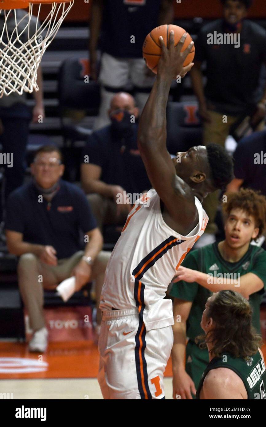 Illinois center Kofi Cockburn (21) goes in for a dunk against Ohio in ...