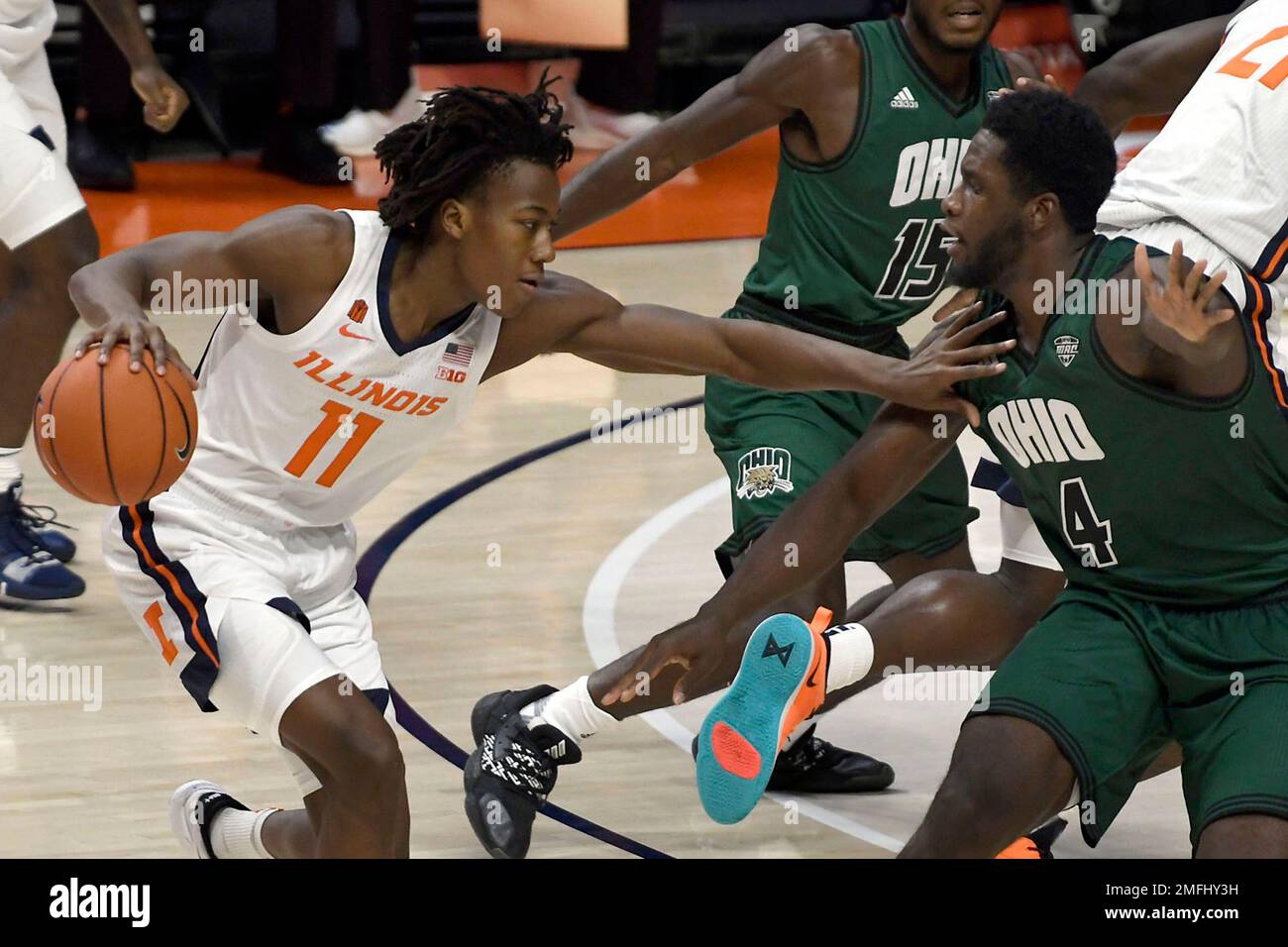 Illinois' Ayo Dosunmu (11) pushes past Ohio's forward Dwight Wilson III ...