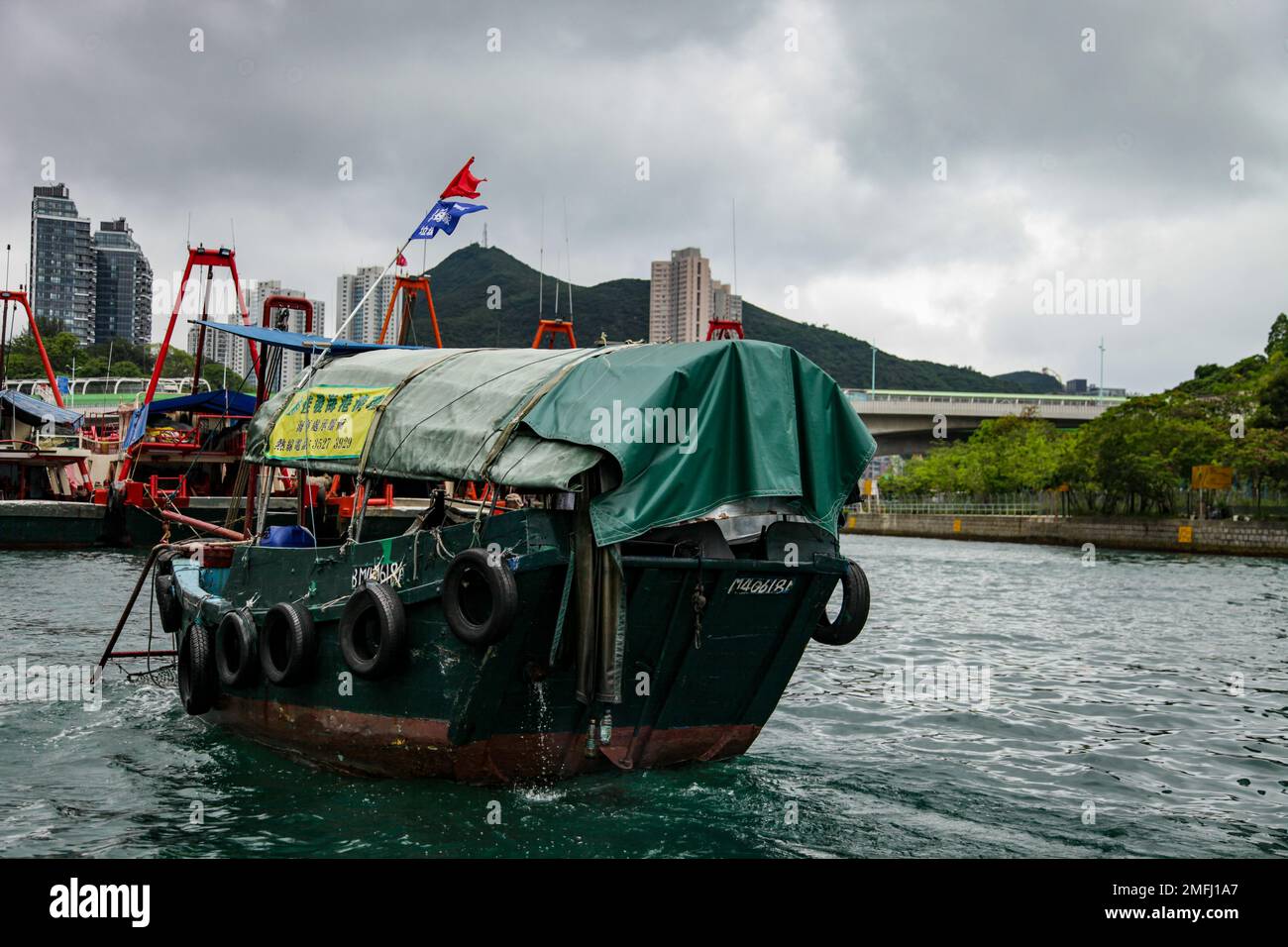 A view of rickety boat floats in Hong Kong harbor Stock Photo - Alamy