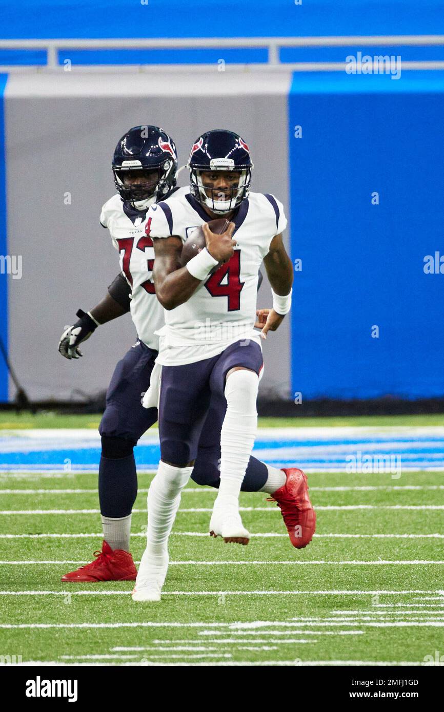 Houston Texans quarterback Deshaun Watson (4) rushes against the ...