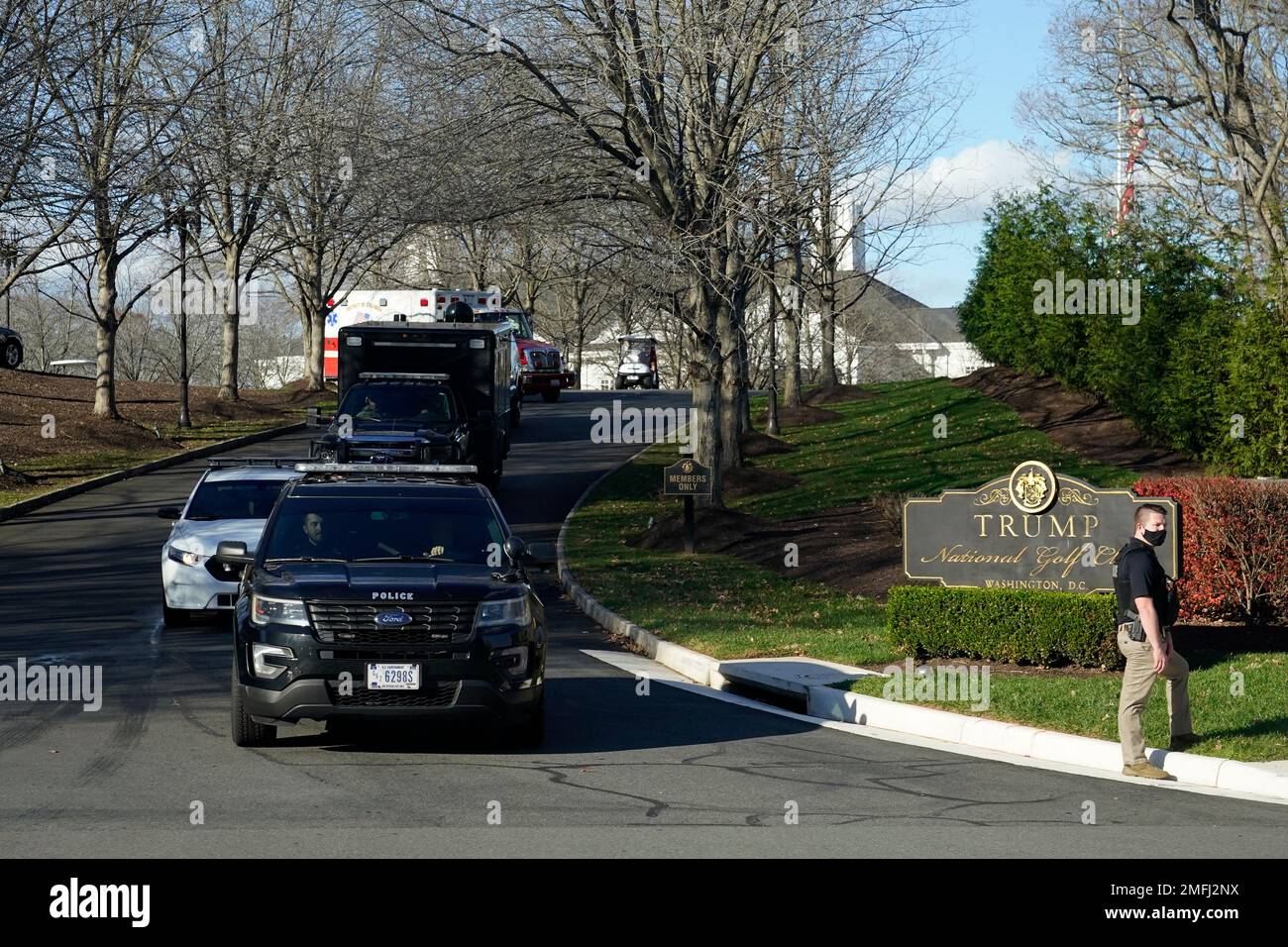 President Donald Trump's motorcade departs from Trump National Golf ...
