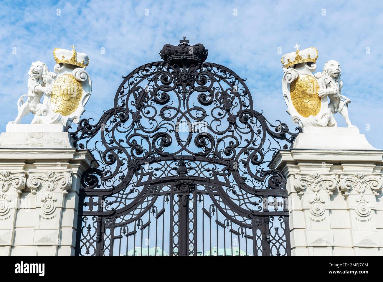 Lion statue palace vienna hi-res stock photography and images - Alamy