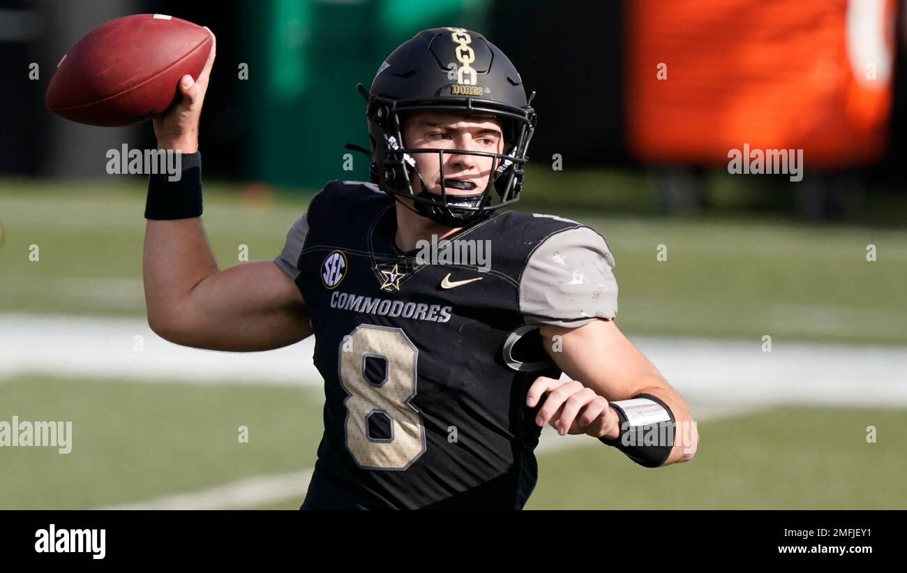 Vanderbilt quarterback Ken Seals plays against Florida in the second ...