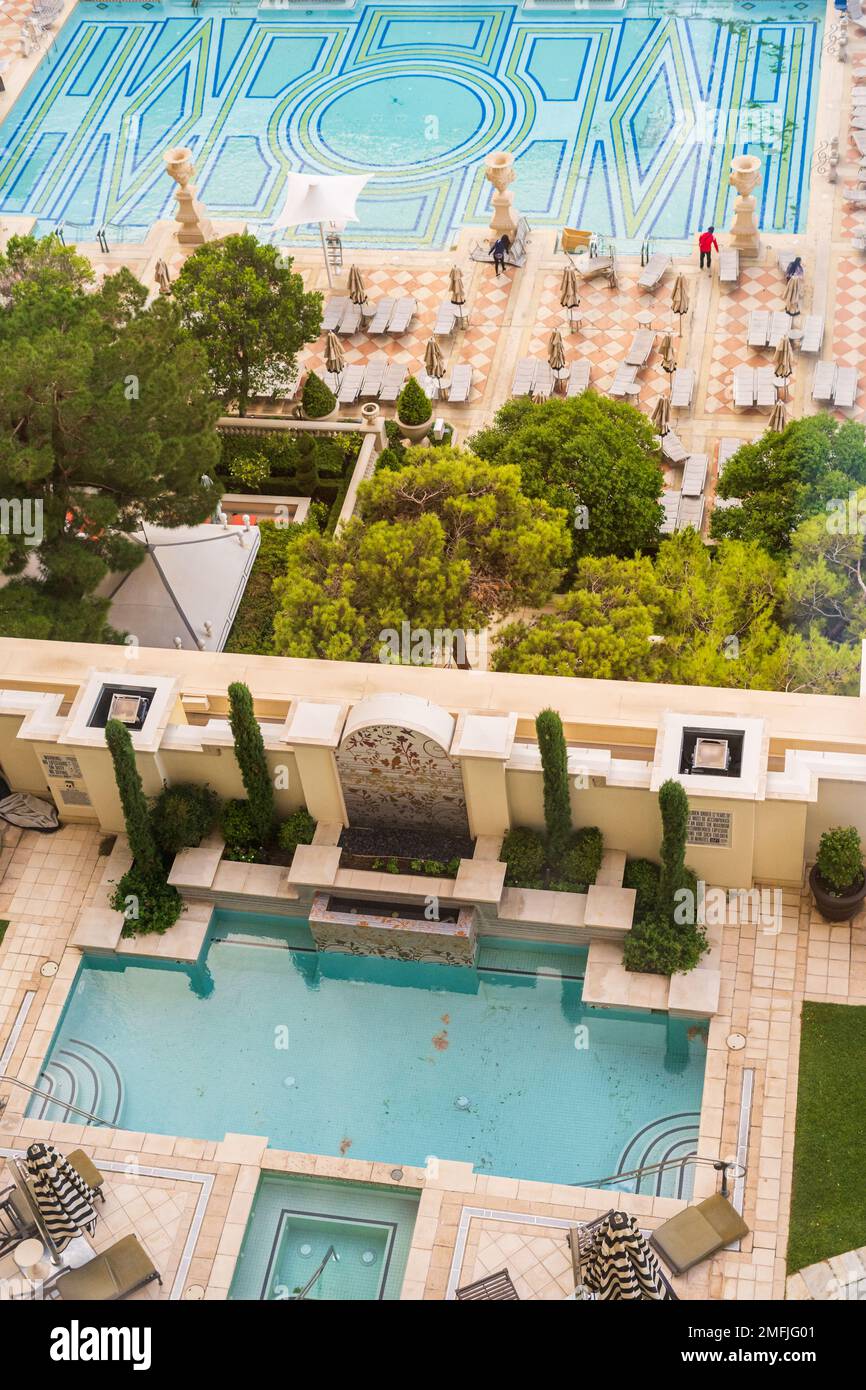 Swimming pool bellagio hotel las hi-res stock photography and images ...