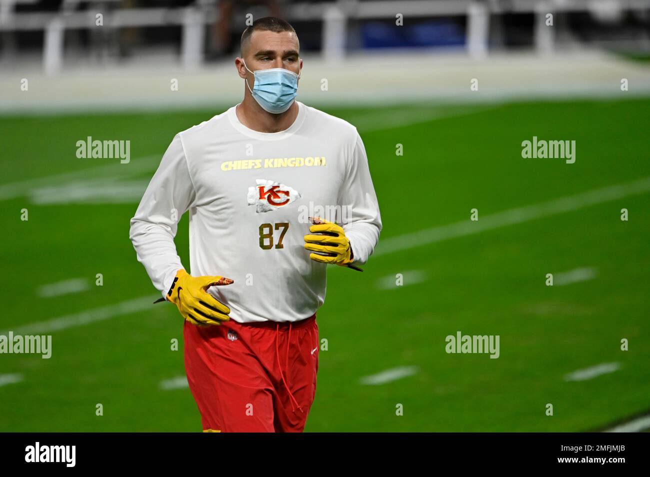 Kansas City Chiefs tight end Travis Kelce (87) warms up before an NFL ...