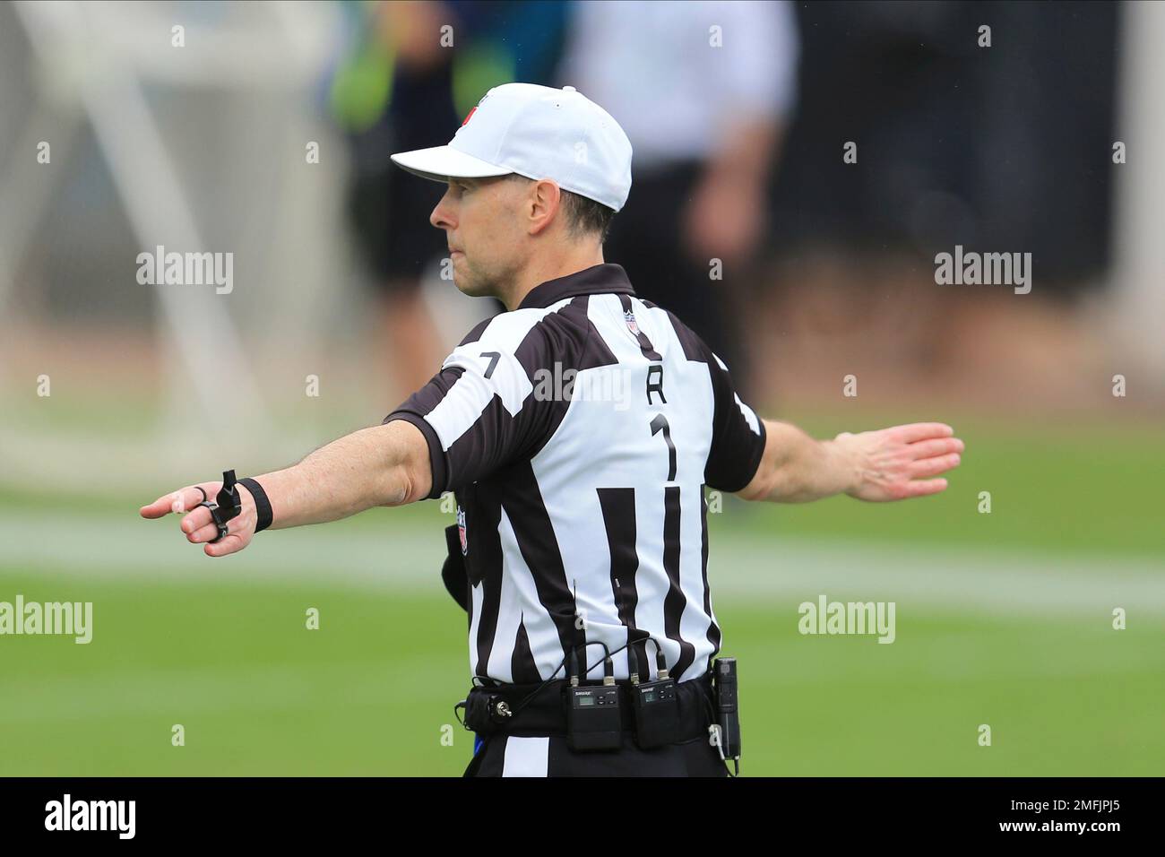 Referee Scott Novak (1) signals during the first half of an NFL ...