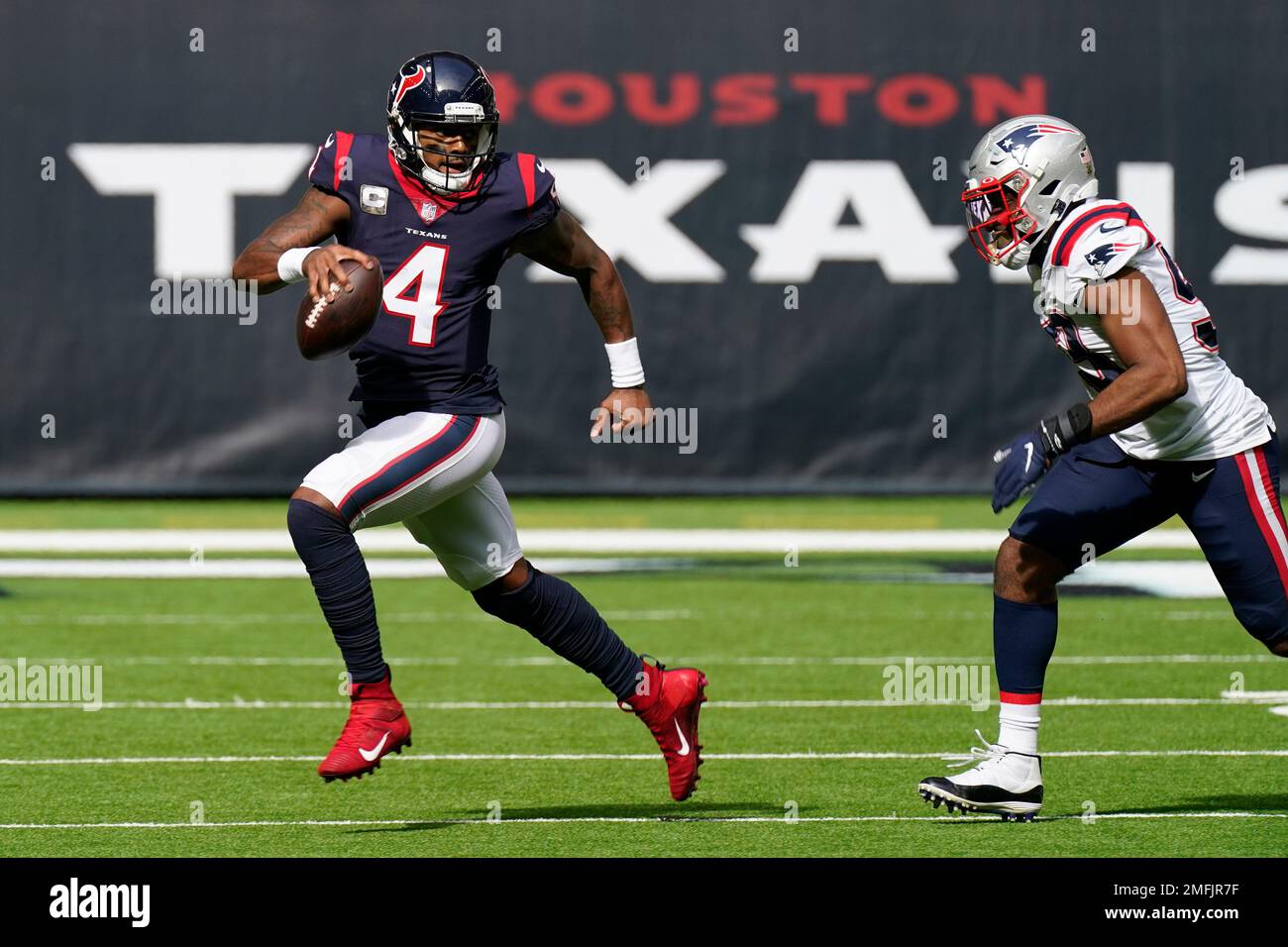 Houston Texans quarterback Deshaun Watson (4) runs past New England ...