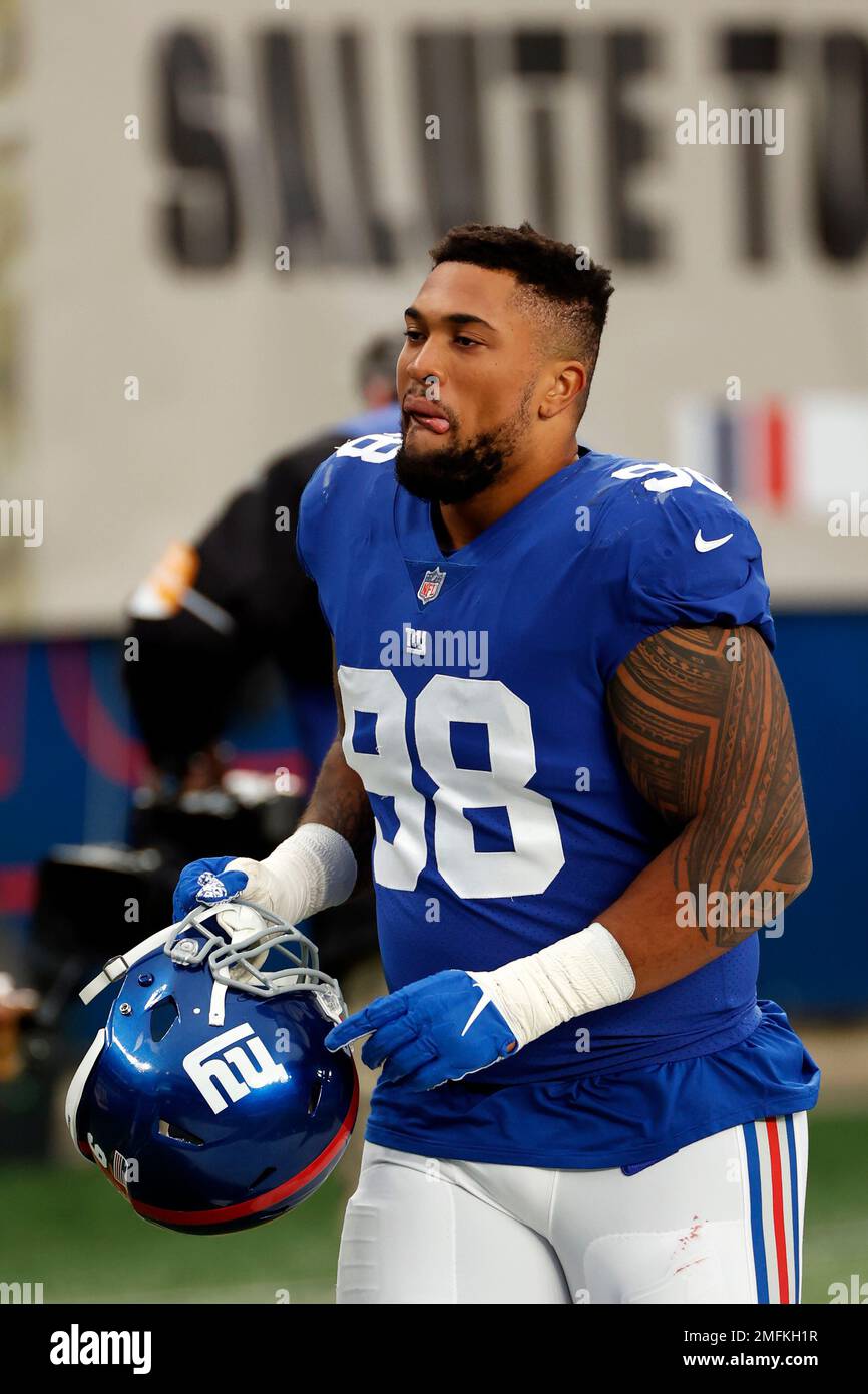 New York Giants nose tackle Austin Johnson (98) heads off the field ...