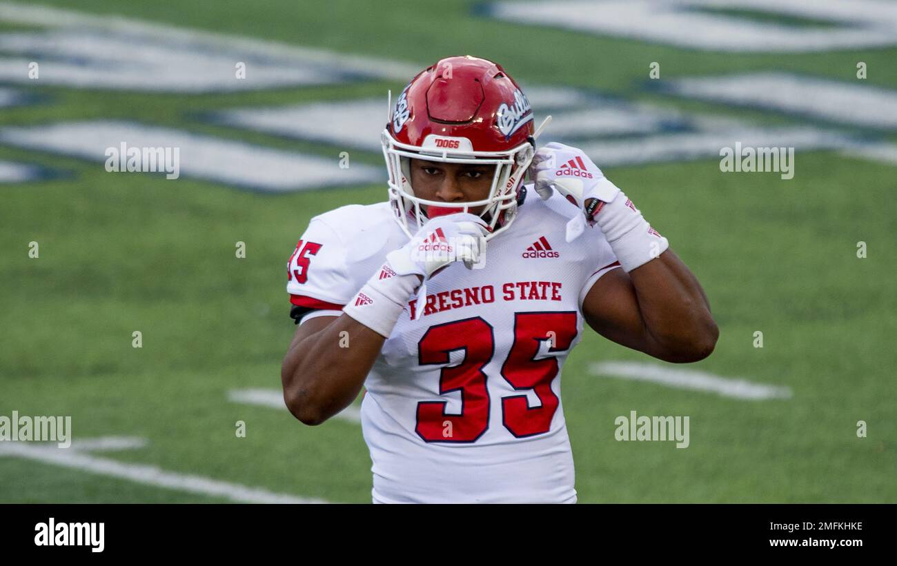 Fresno State Bulldogs linebacker Malachi Langley (35) adjusts his ...