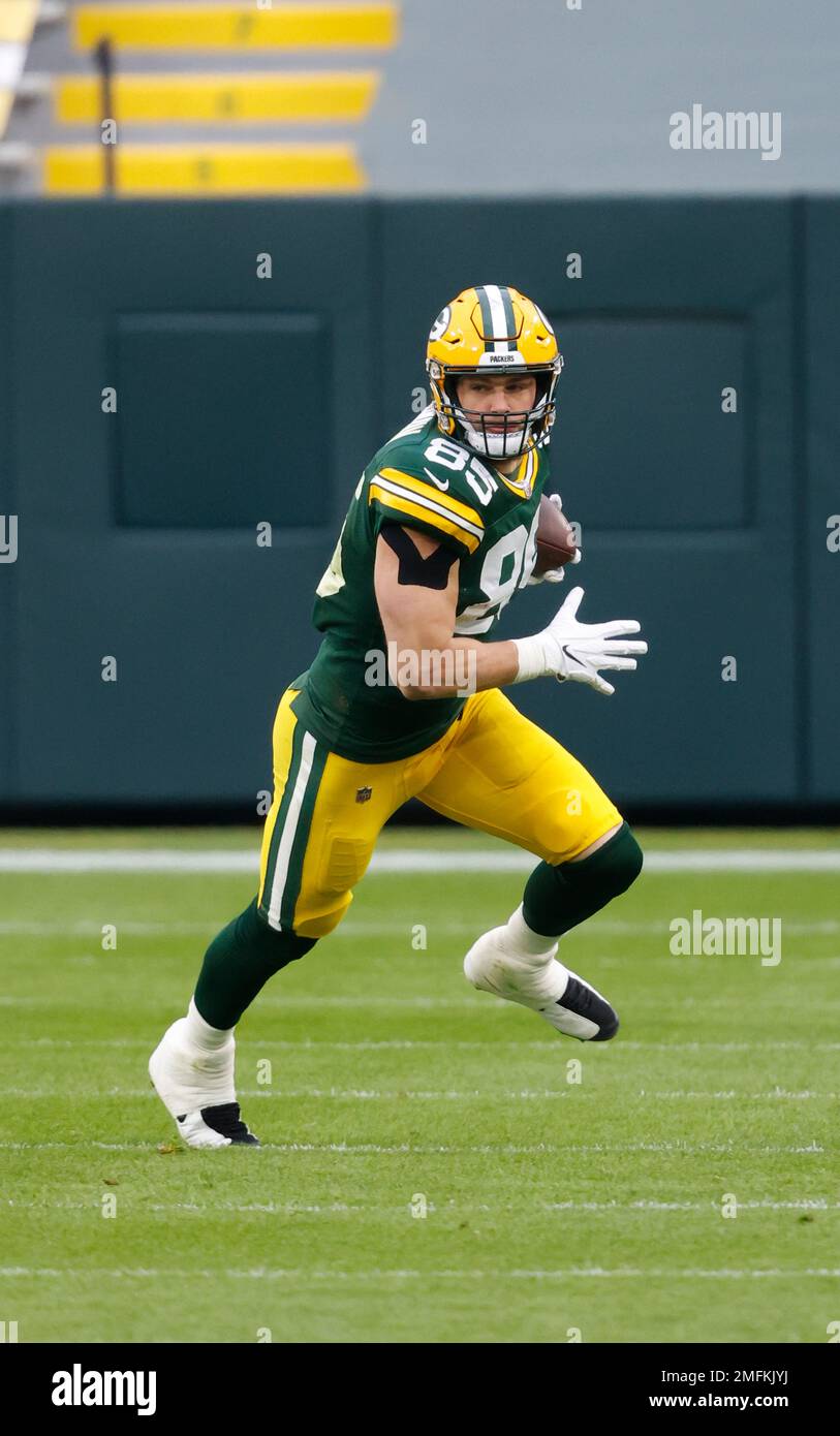 Green Bay Packers tight end Robert Tonyan (85) runs after the catch ...
