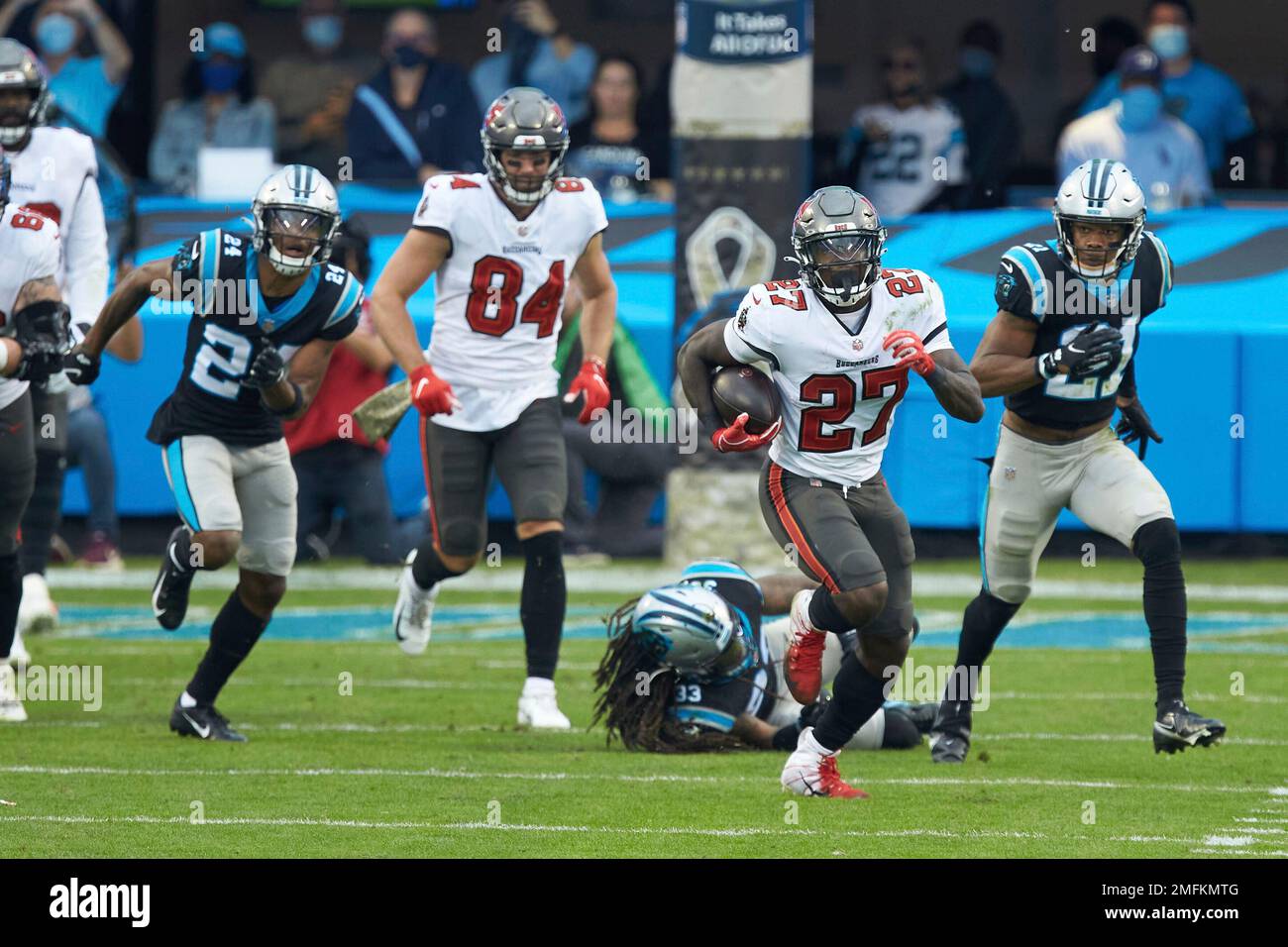 Tampa Bay Buccaneers running back Ronald Jones II (27) breaks away from ...