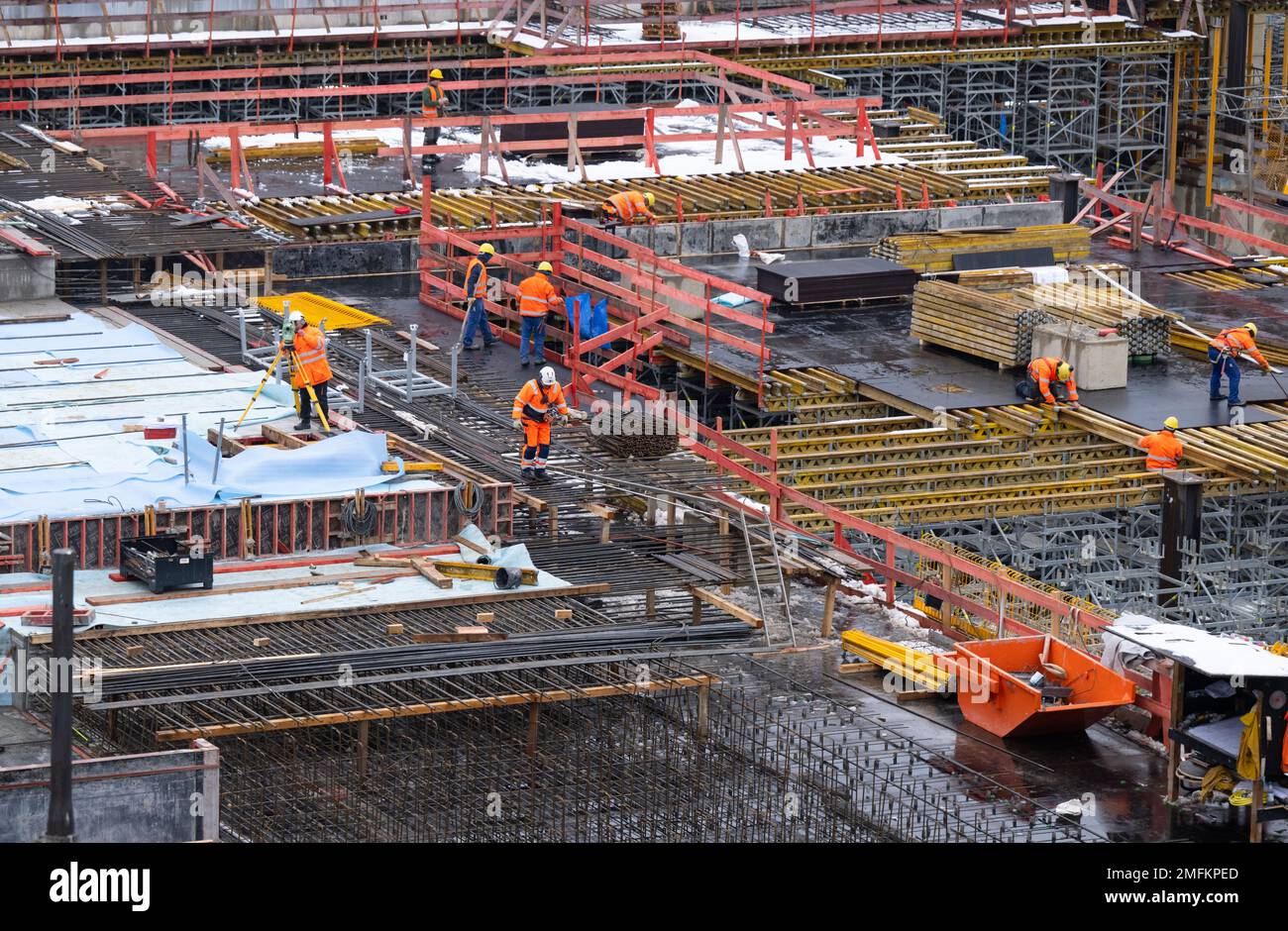 Munich, Germany. 25th Jan, 2023. Construction workers are seen at the ...