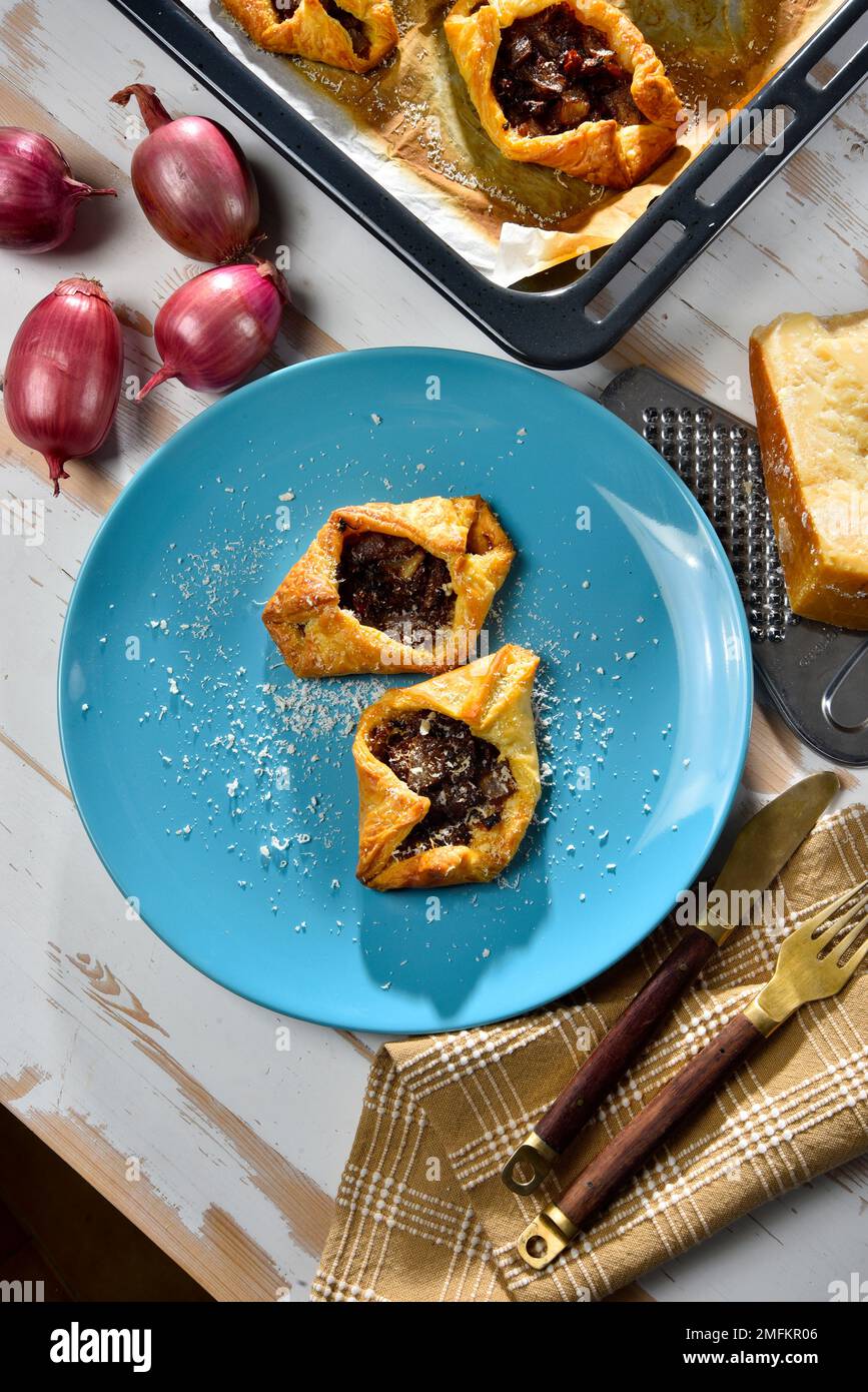 Puff pastry boats with red onions and Parmesan cheese Stock Photo - Alamy