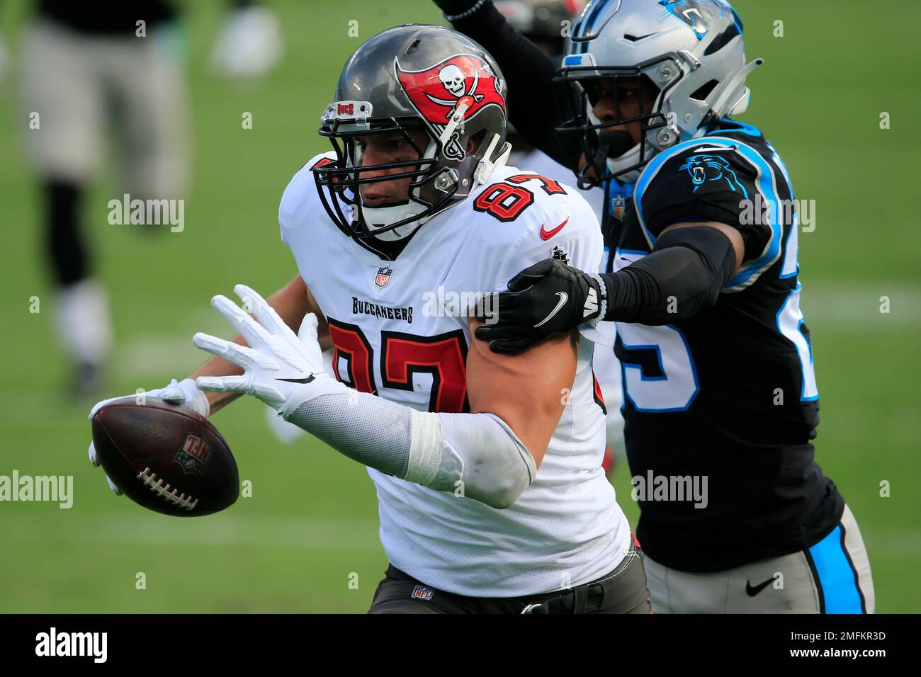 Tampa Bay Buccaneers tight end Rob Gronkowski (87) runs against the ...